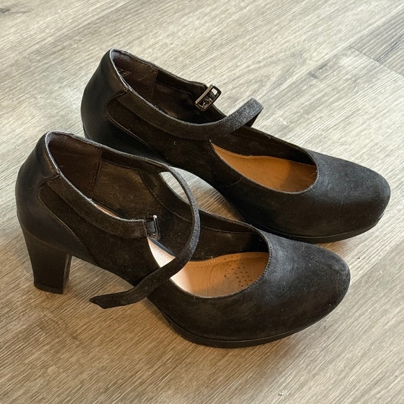 Clarks | Shoes | Clarks Black Strappy Heels Womens Size 9 Us | Poshmark